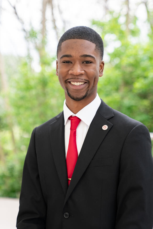 Andrew Pierce II : People : Homecoming